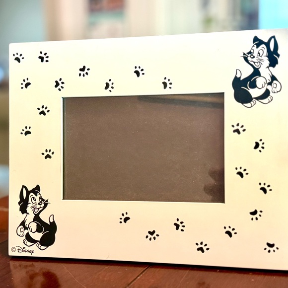 Disney | Accents | Disney Black And White Cat Figaro From Disneys ...
